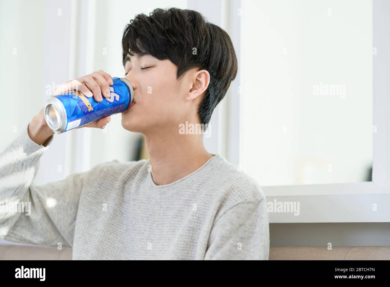 Single life concept, young cheerful Asian man's daily life 335 Stock ...