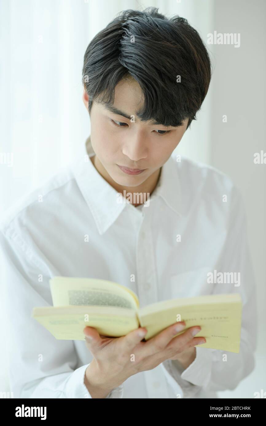 Single life concept, young cheerful Asian man's daily life 168 Stock ...