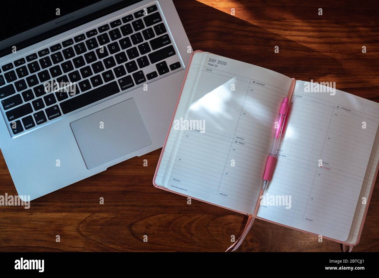 Count notes hi-res stock photography and images - Alamy
