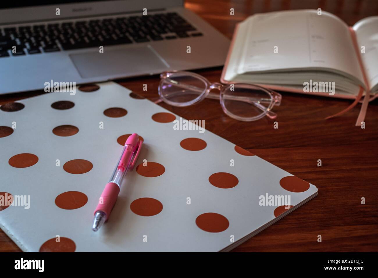 Count notes hi-res stock photography and images - Alamy