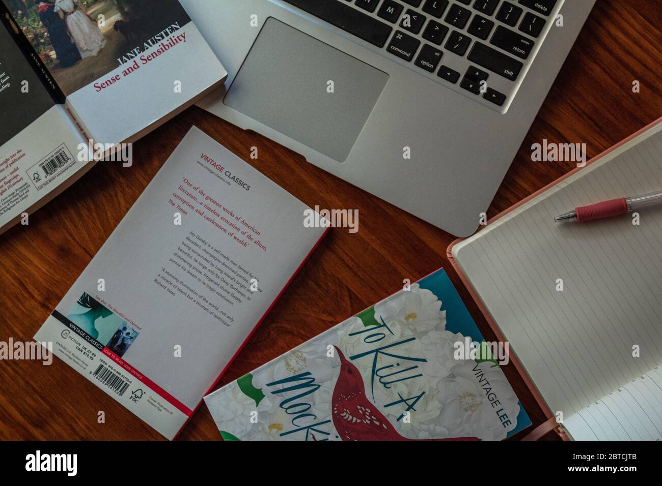 Pen literature hi-res stock photography and images - Alamy