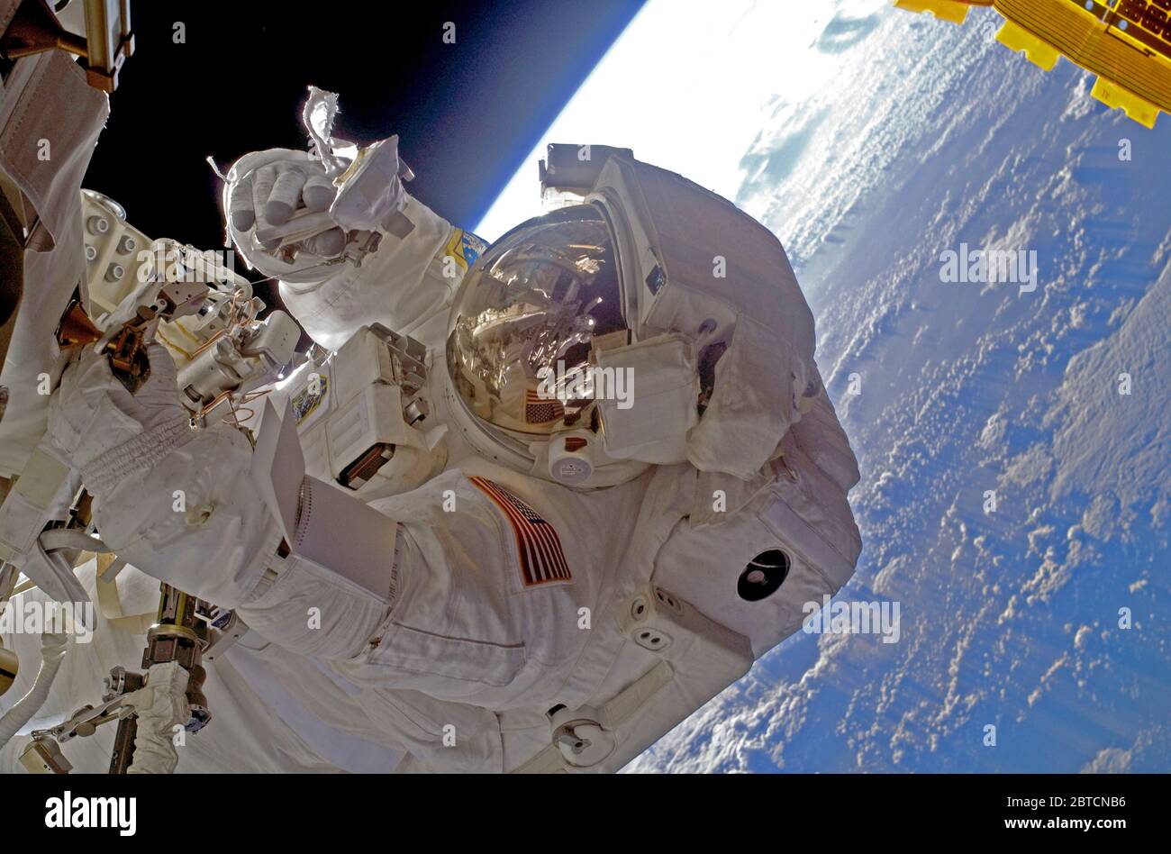 International space station construction hi-res stock photography and ...