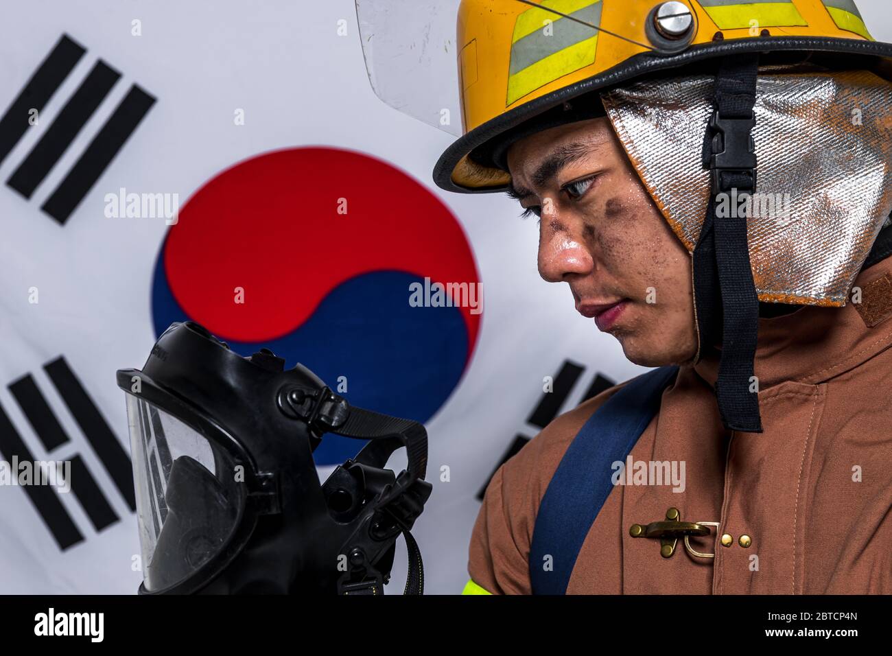 Fire accident oxygen mask hi-res stock photography and images - Alamy