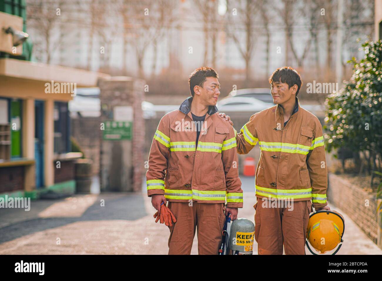 Young asian female paramedic hi-res stock photography and images - Alamy