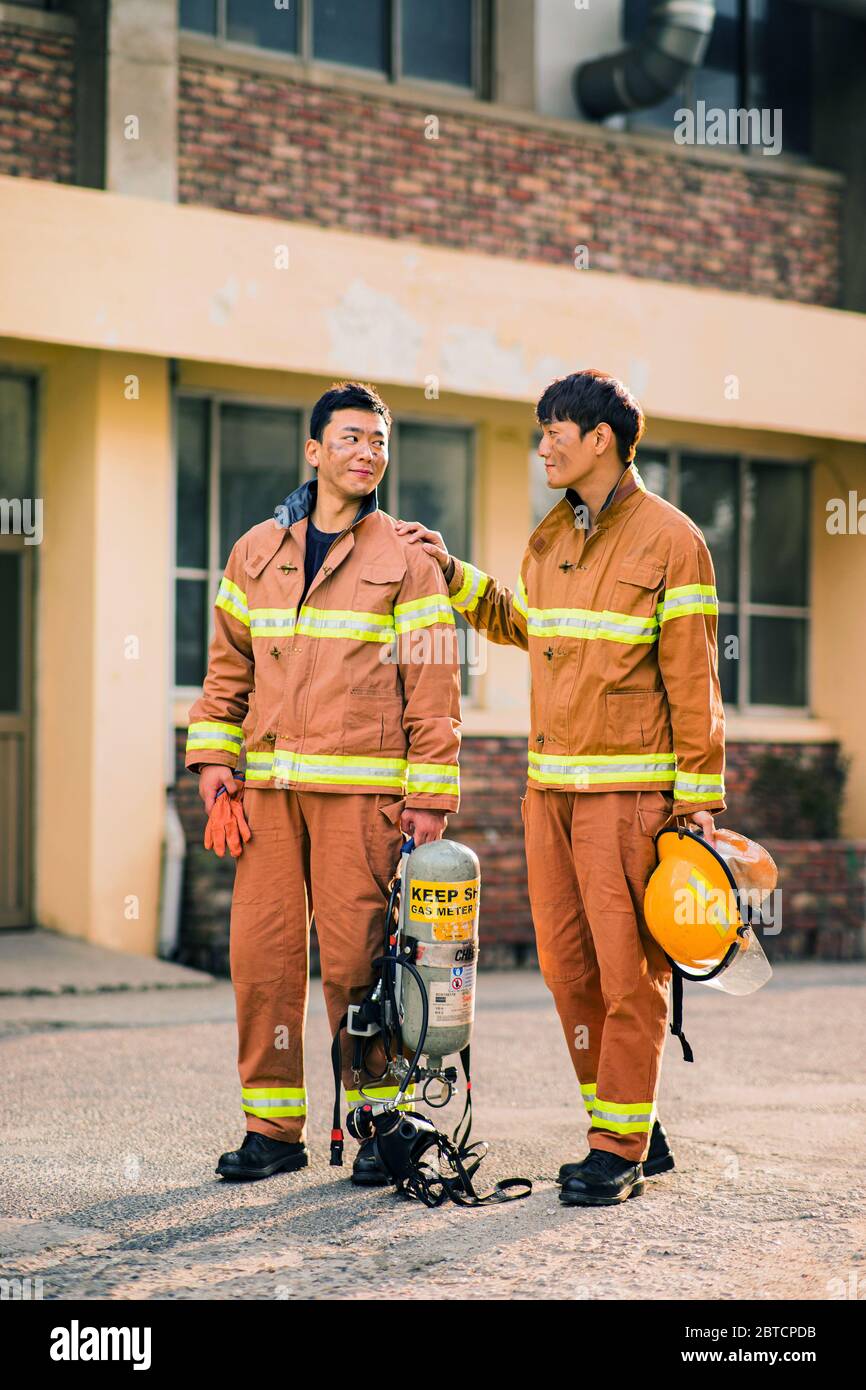 Young asian female paramedic hi-res stock photography and images - Alamy