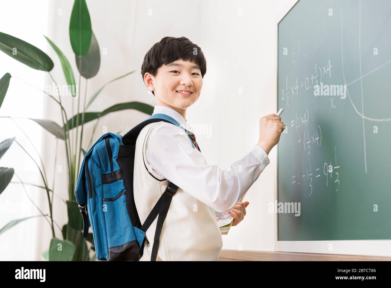 Smart school uniform boy smiling hi-res stock photography and images ...
