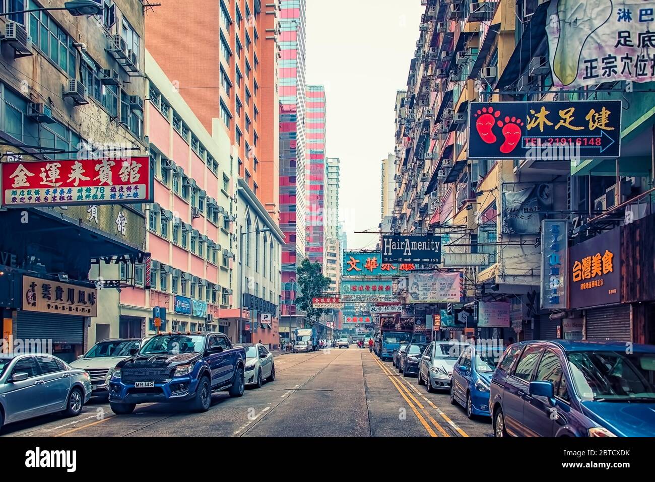 Crowded market hong kong hi-res stock photography and images - Alamy