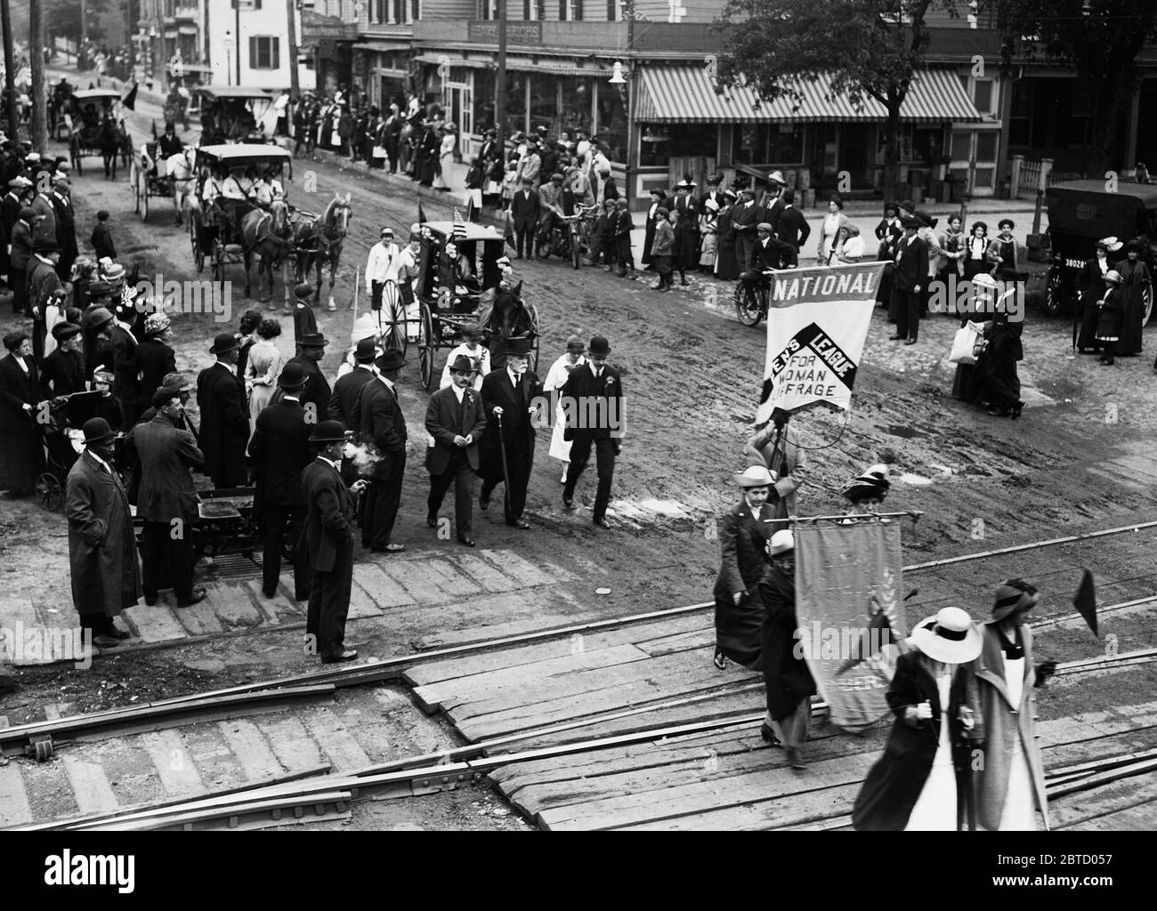 Suffrage pageant and parade in Mineola, Long Island, New York, May 24 ...