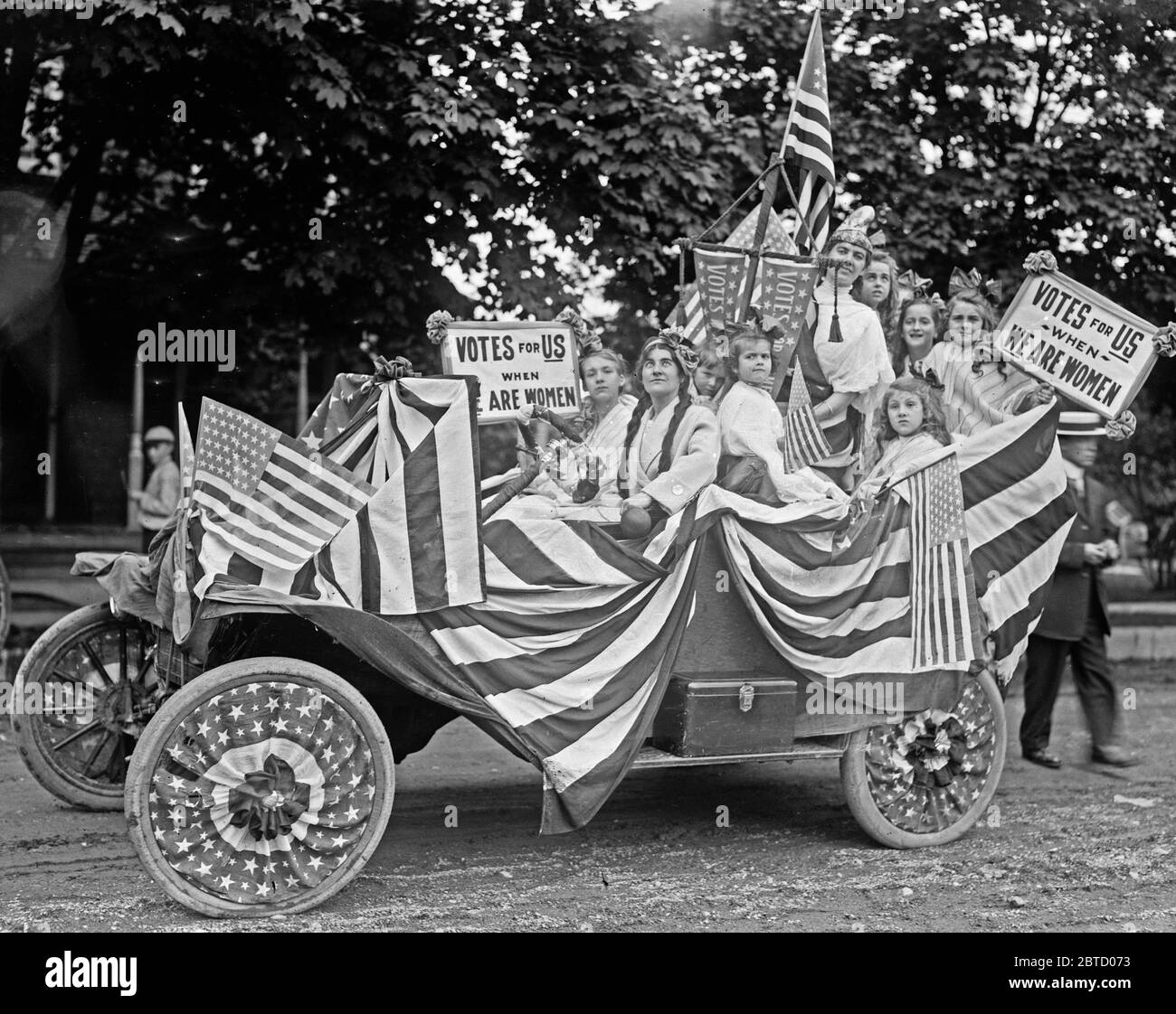 Suffragists in parade Black and White Stock Photos & Images - Alamy