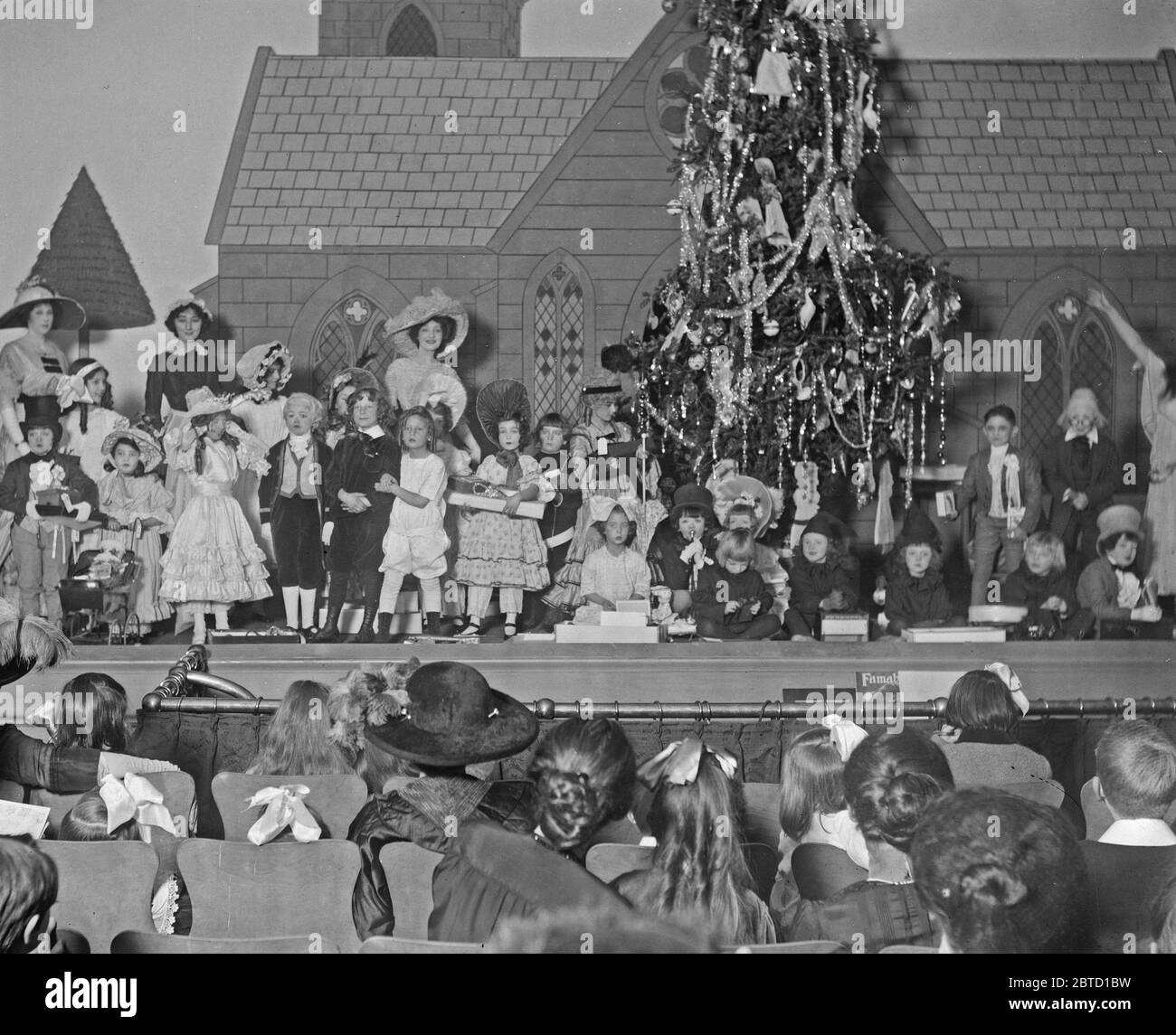 Early 20th century childrens hi-res stock photography and images - Alamy