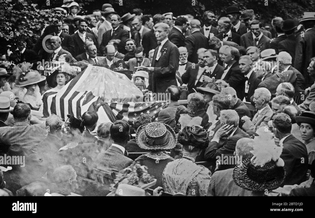 Indiana governor hi-res stock photography and images - Alamy