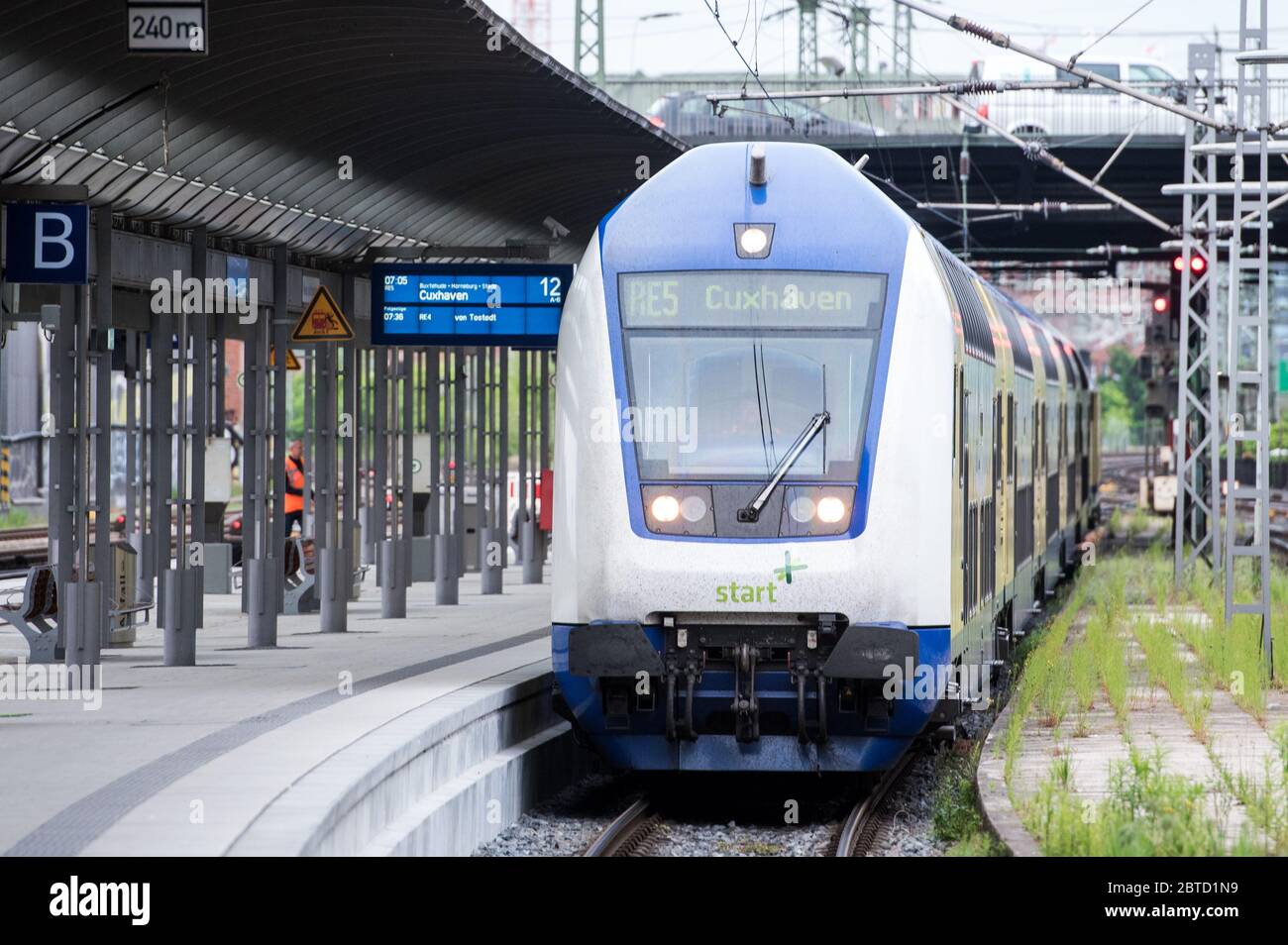 Hamburg, Germany. 25th May, 2020. A regional train of the Metronom ...