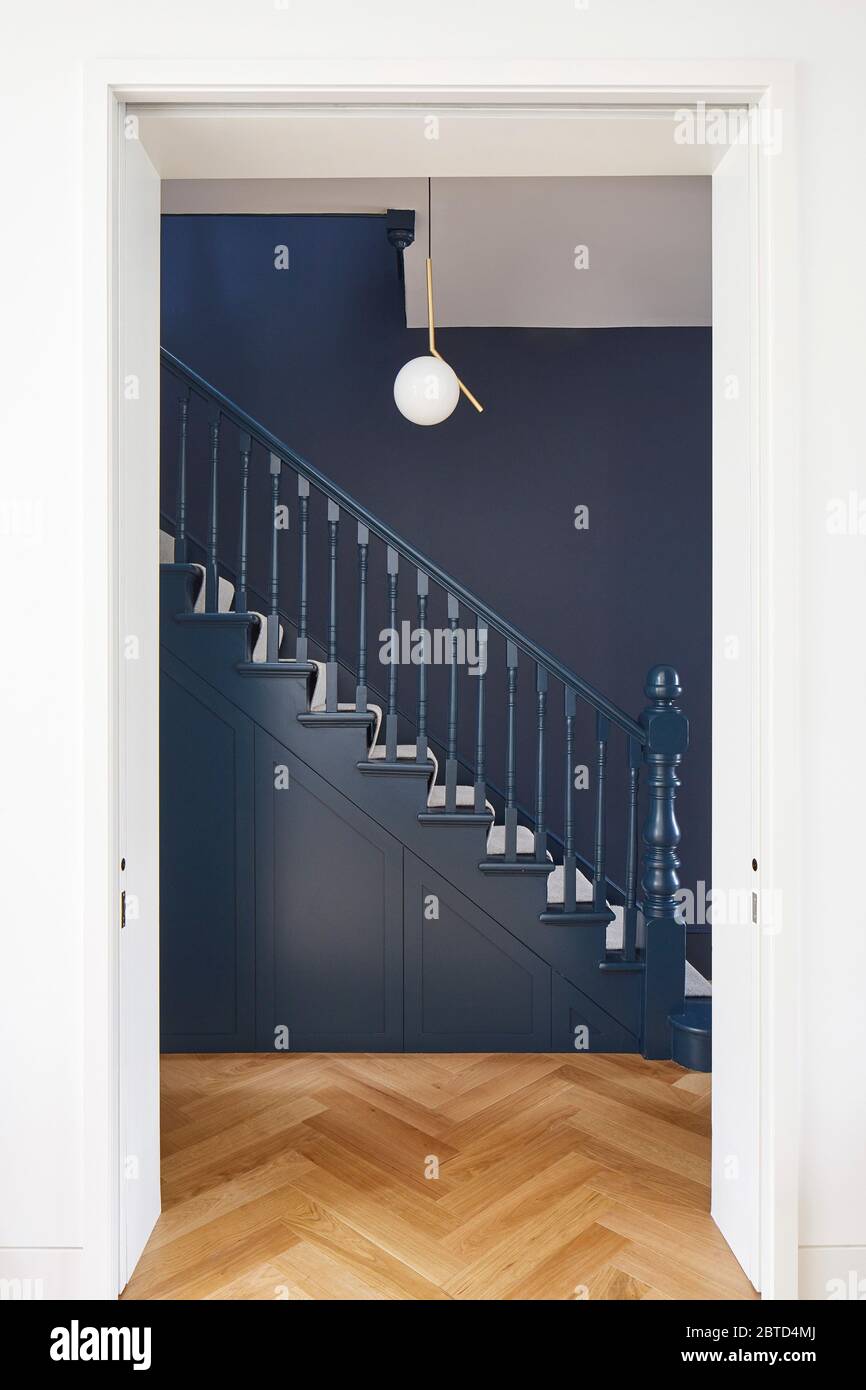 Blue staircase with ribbed wooden slat design. Long House, London ...