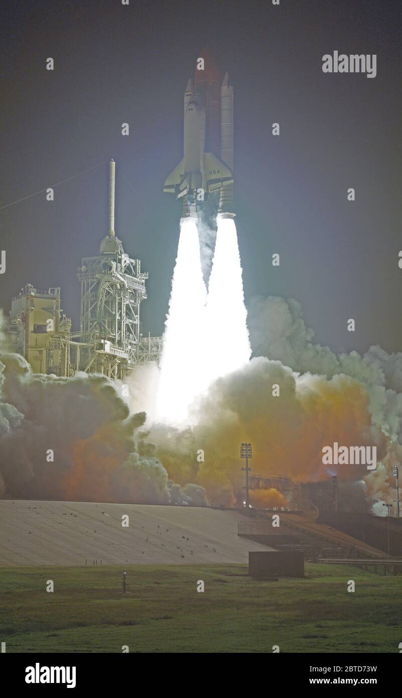 Sts liftoff hi-res stock photography and images - Alamy