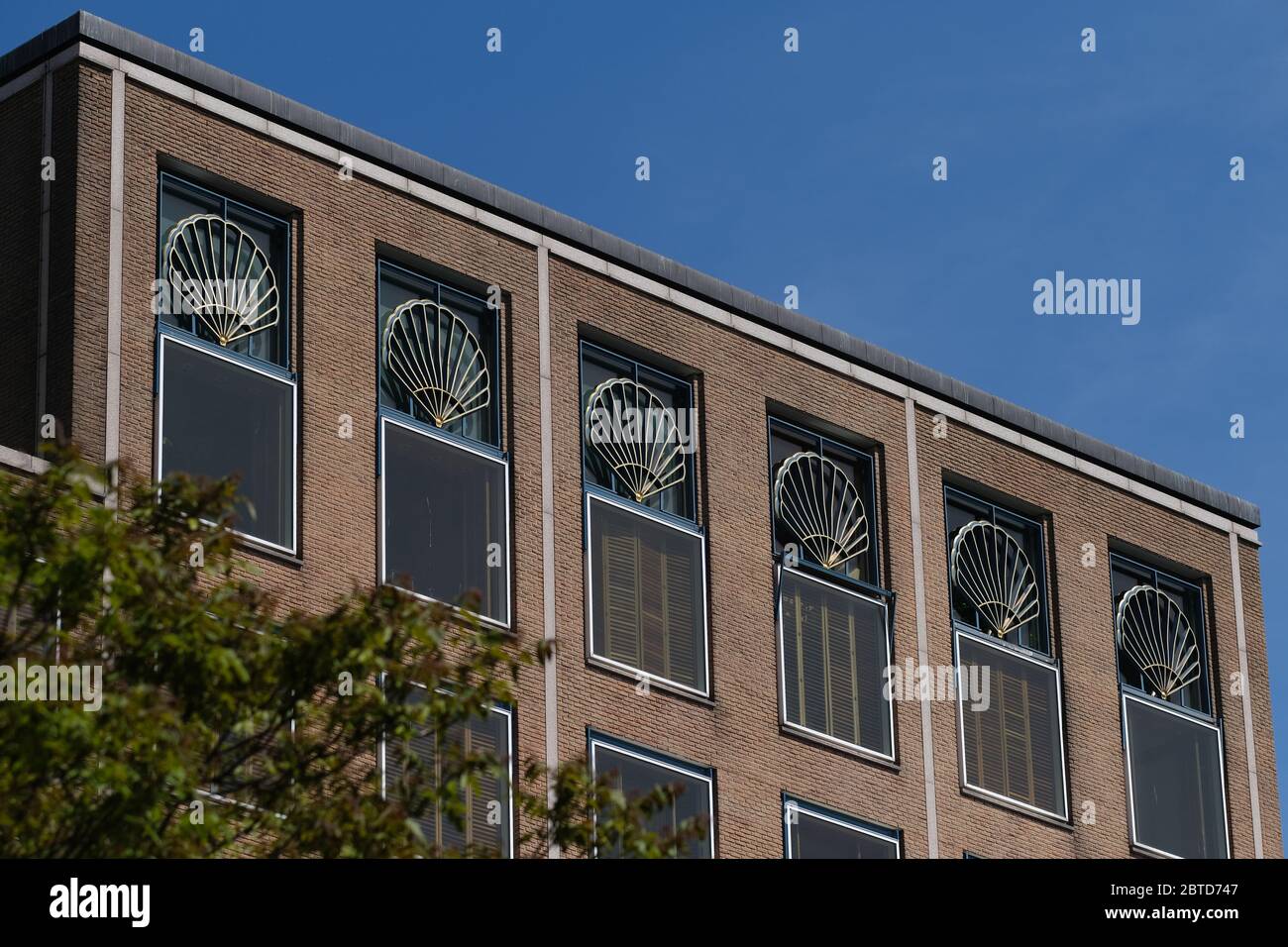 Shell headquarters hague hi-res stock photography and images - Alamy
