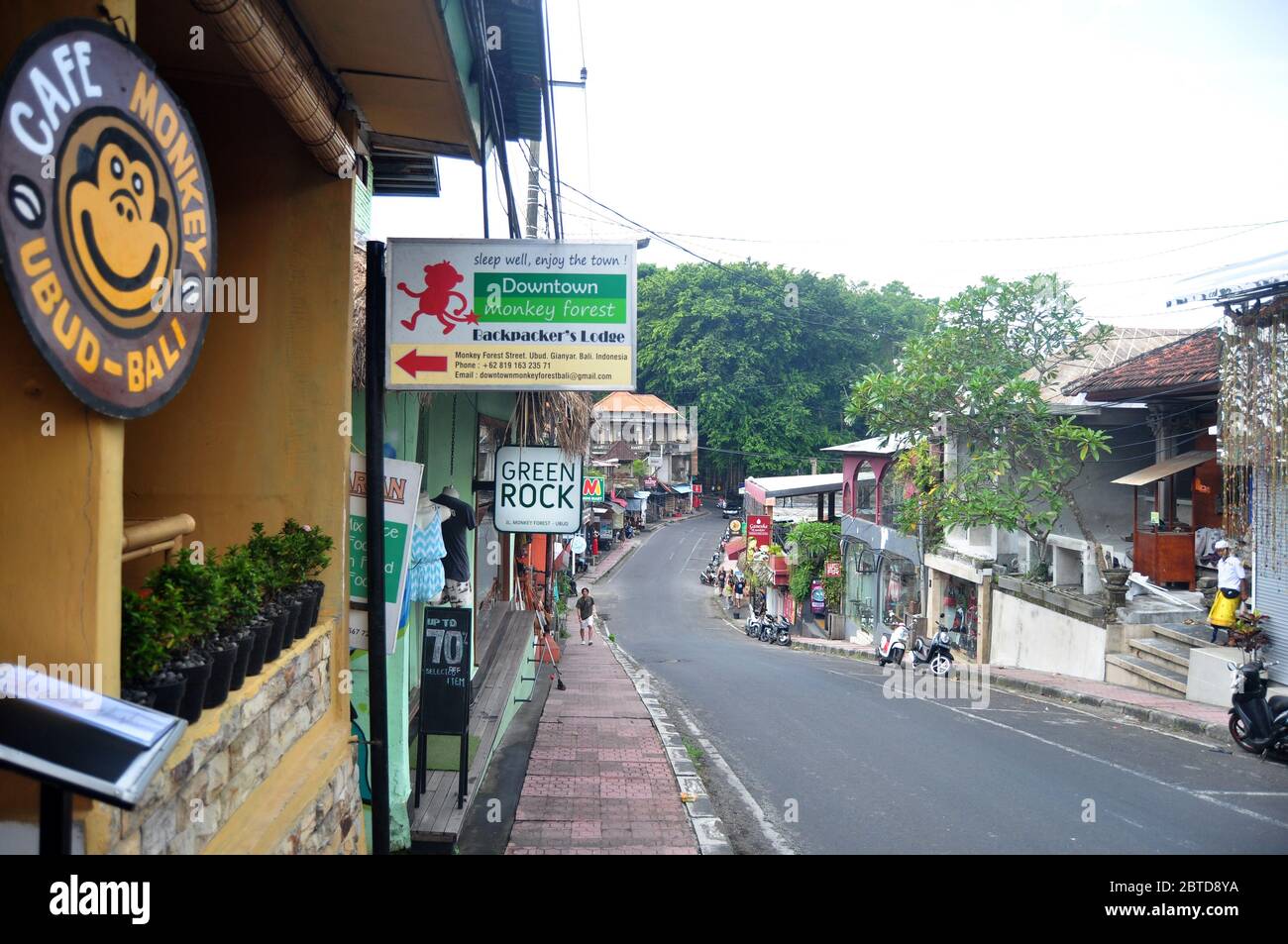 BALI, INDONESIA - MARCH 23 : Exterior building at outdoor and traffic ...