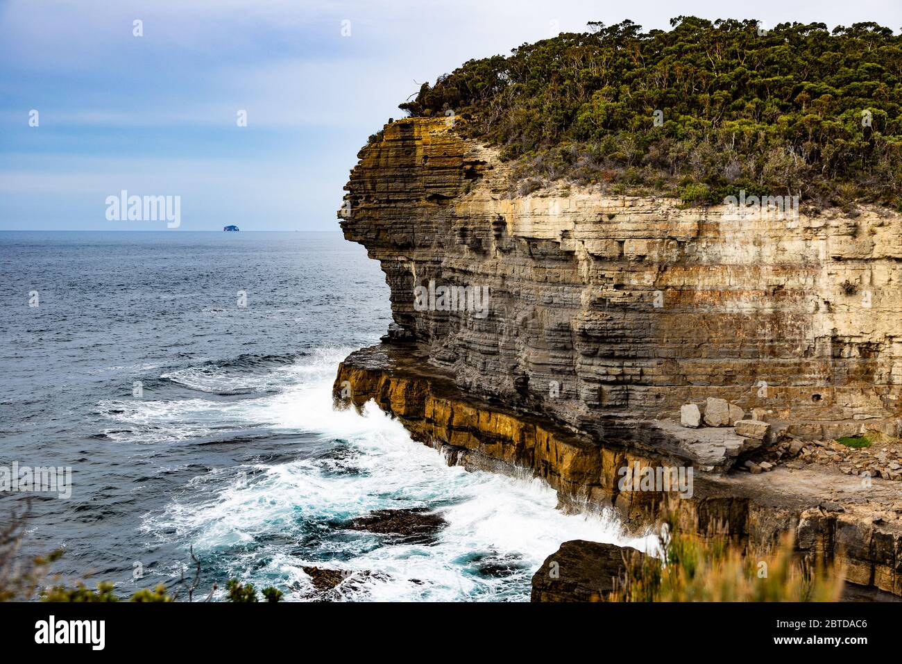 Breaking rocks tasmania hi-res stock photography and images - Alamy