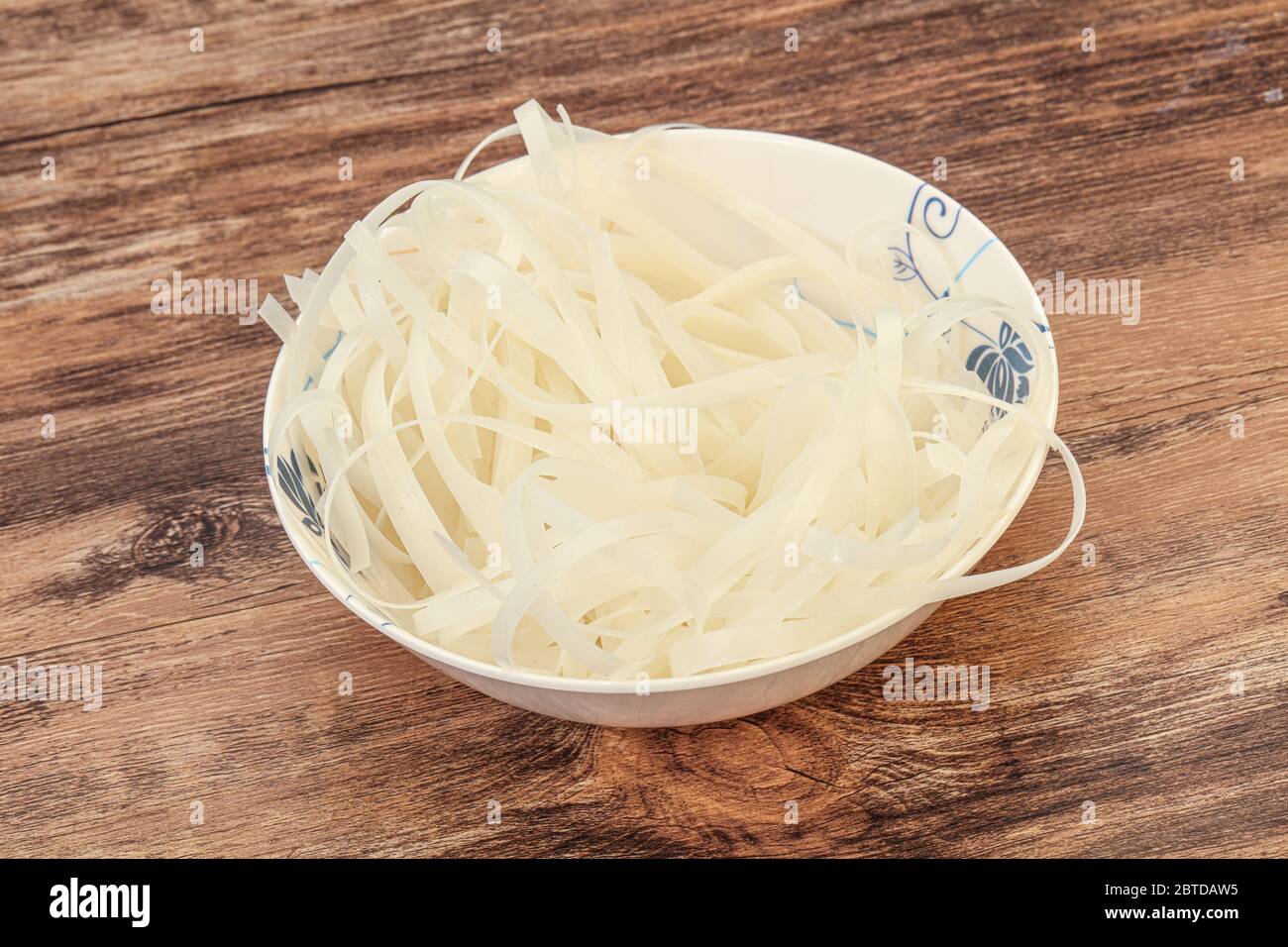 Boiled rice noodle ready for cooking Stock Photo - Alamy
