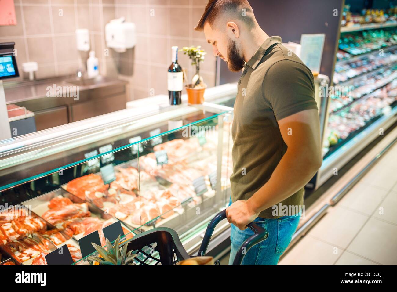 Man choosing fresh chilled meat in grocery store Stock Photo - Alamy