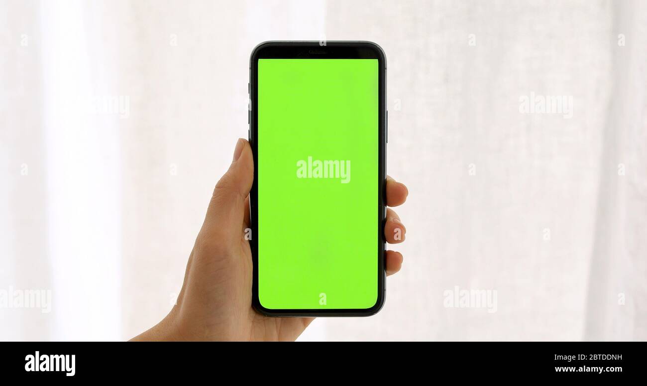 Chroma key screen smartphone hi-res stock photography and images - Alamy