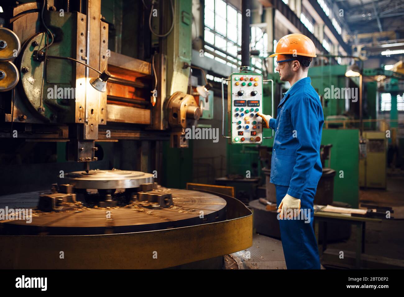 Large industrial lathe machine hi-res stock photography and images - Alamy