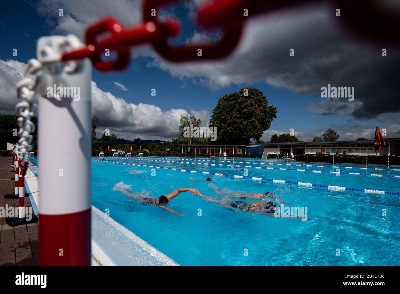50 metre pool hi-res stock photography and images - Alamy