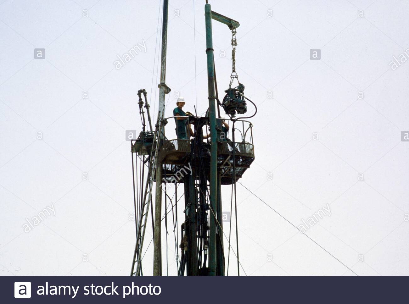 Saudi Arabia Oil Rig High Resolution Stock Photography and Images - Alamy