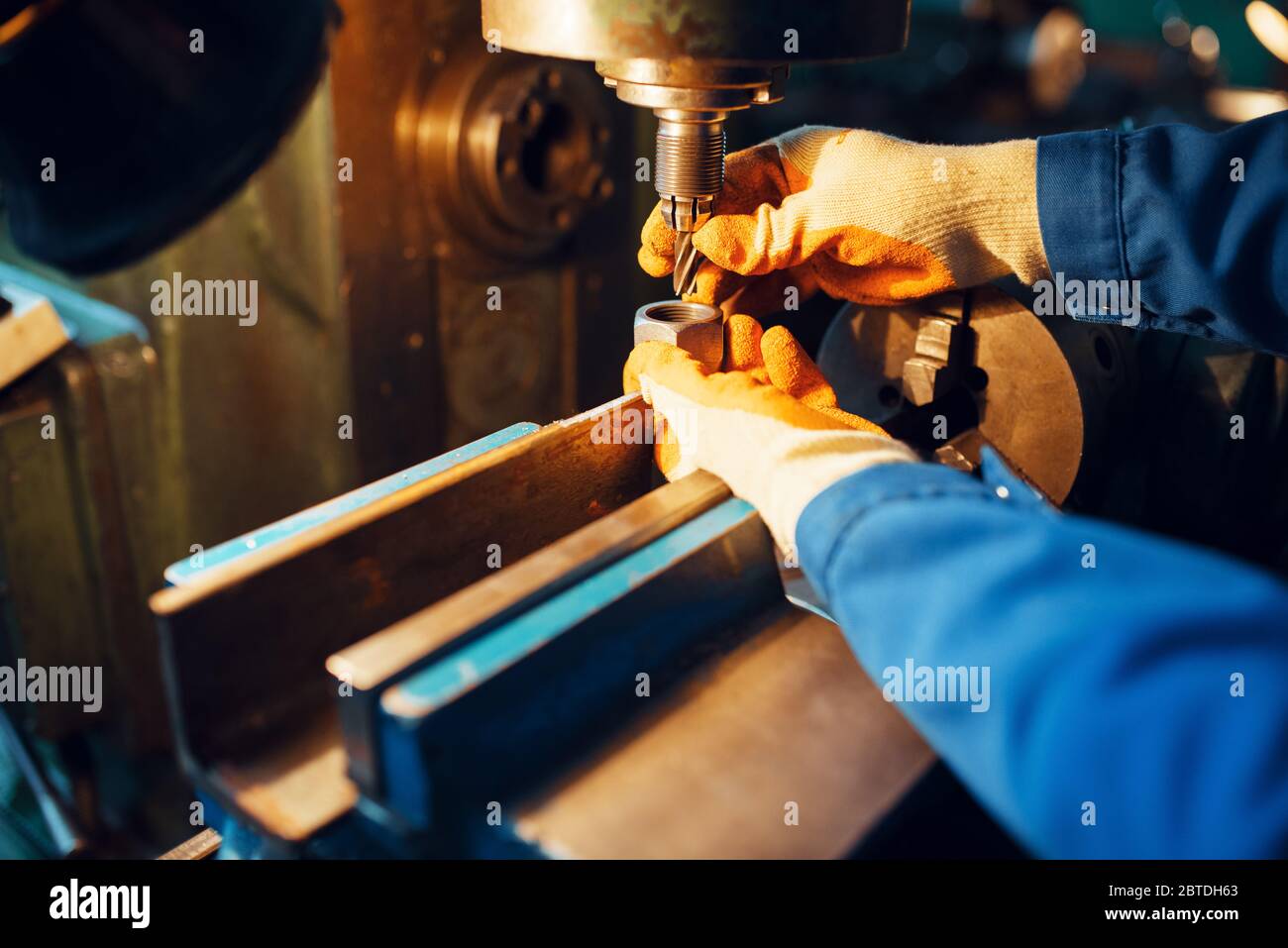 Male mechanic work lathe hi-res stock photography and images - Alamy