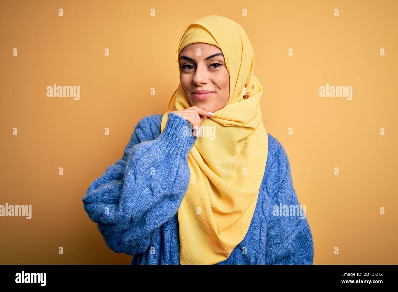 Young beautiful brunette muslim woman wearing arab hijab over isolated ...