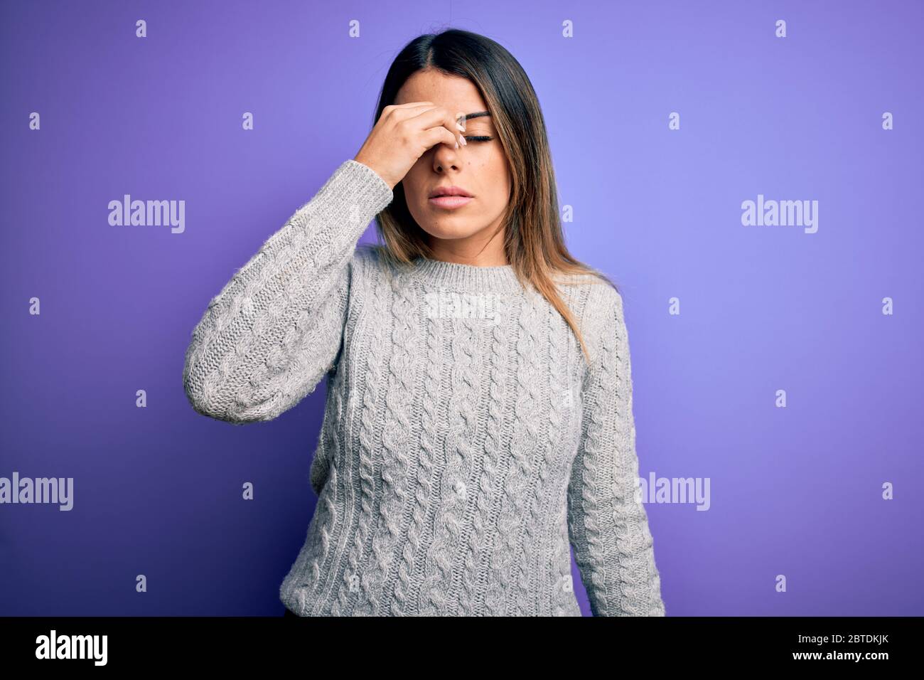Young beautiful woman wearing casual sweater standing over isolated ...
