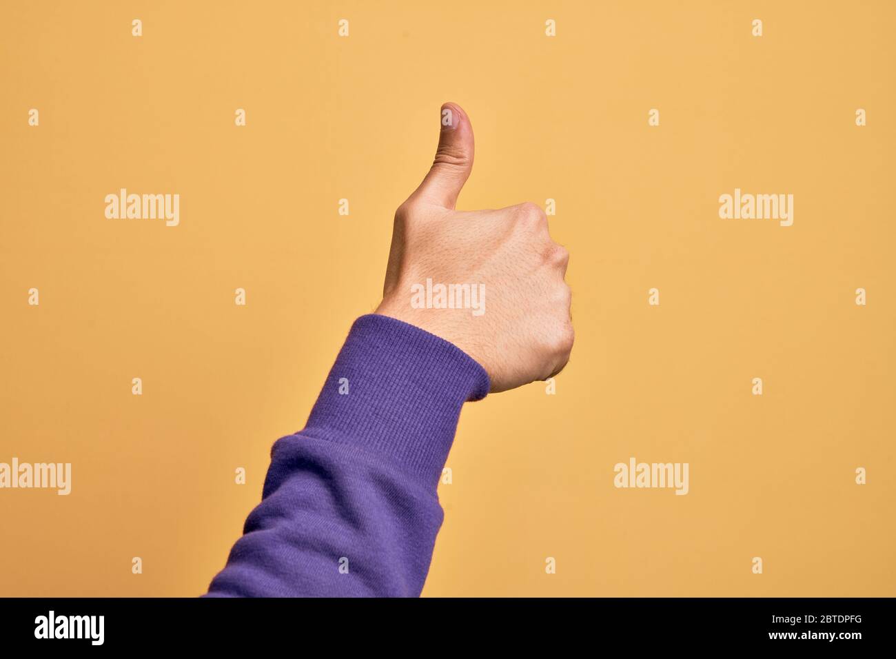 Hand of caucasian young man showing fingers over isolated yellow ...
