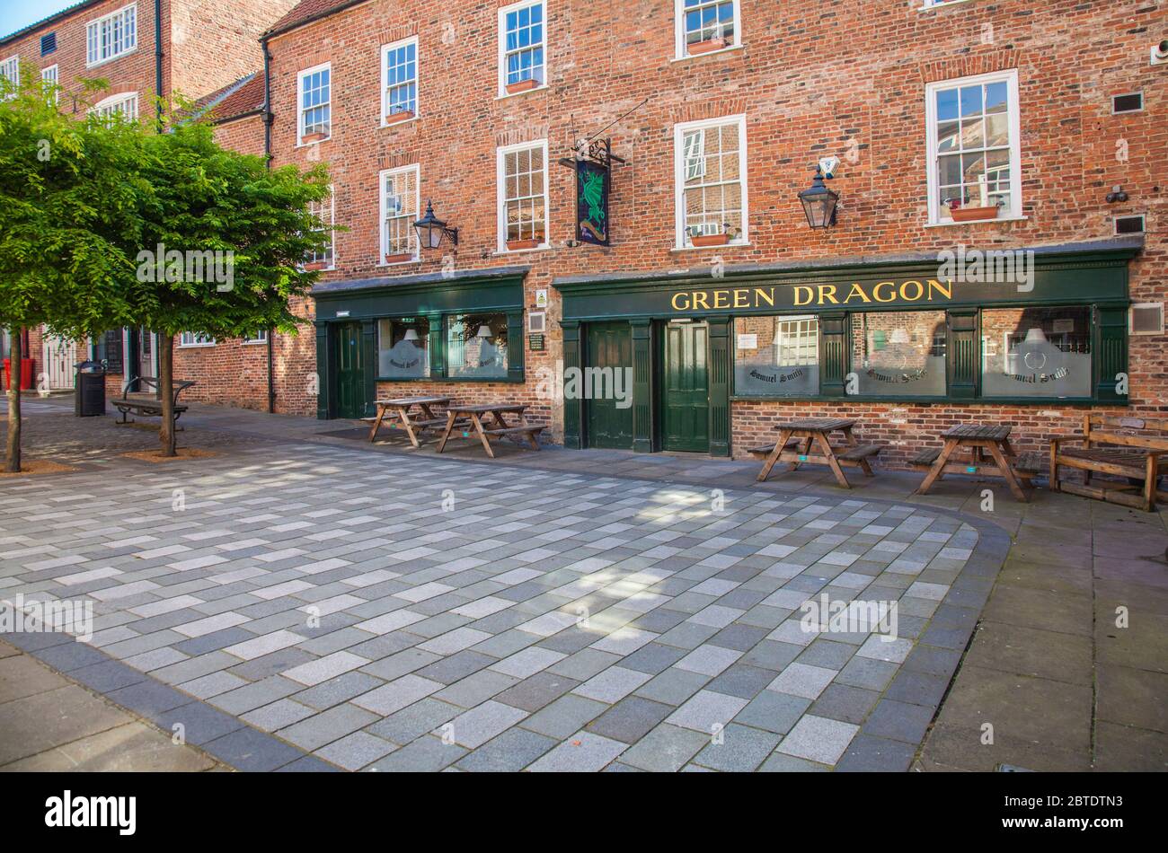 The green dragon pub hi-res stock photography and images - Alamy