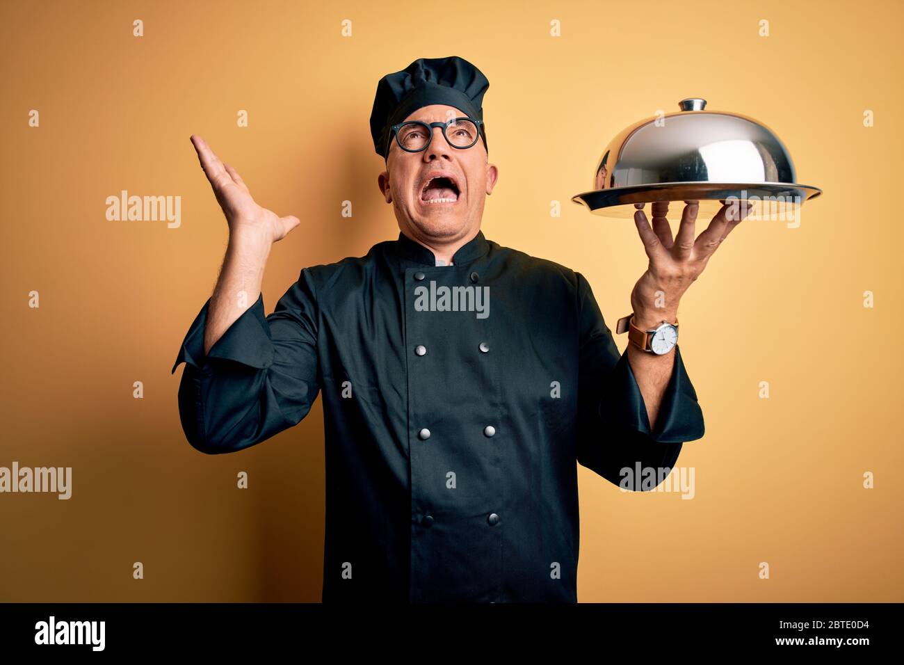 Senior man shouting at a waiter hi-res stock photography and images - Alamy