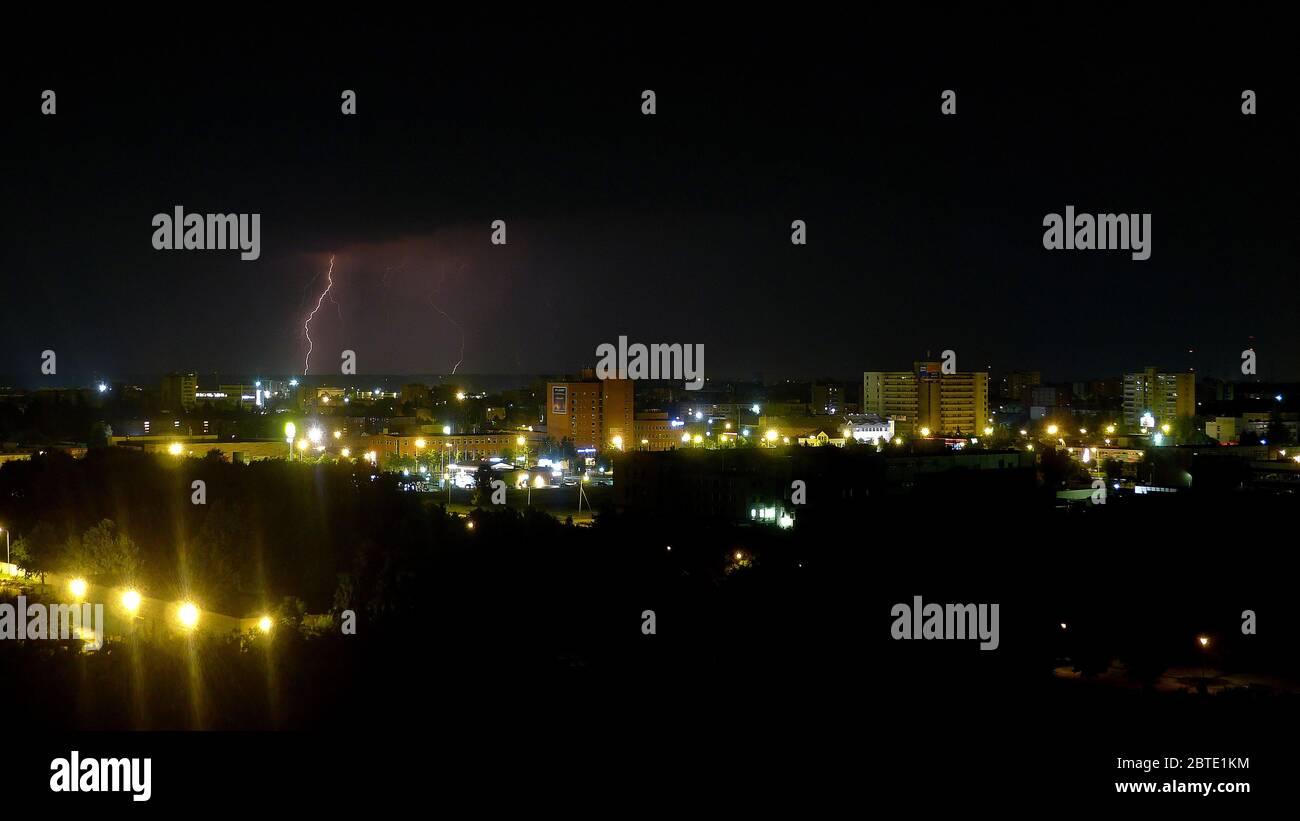 Lightning strikes building hi-res stock photography and images - Alamy