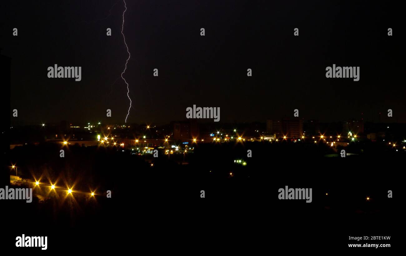 Lightning strikes building hi-res stock photography and images - Alamy