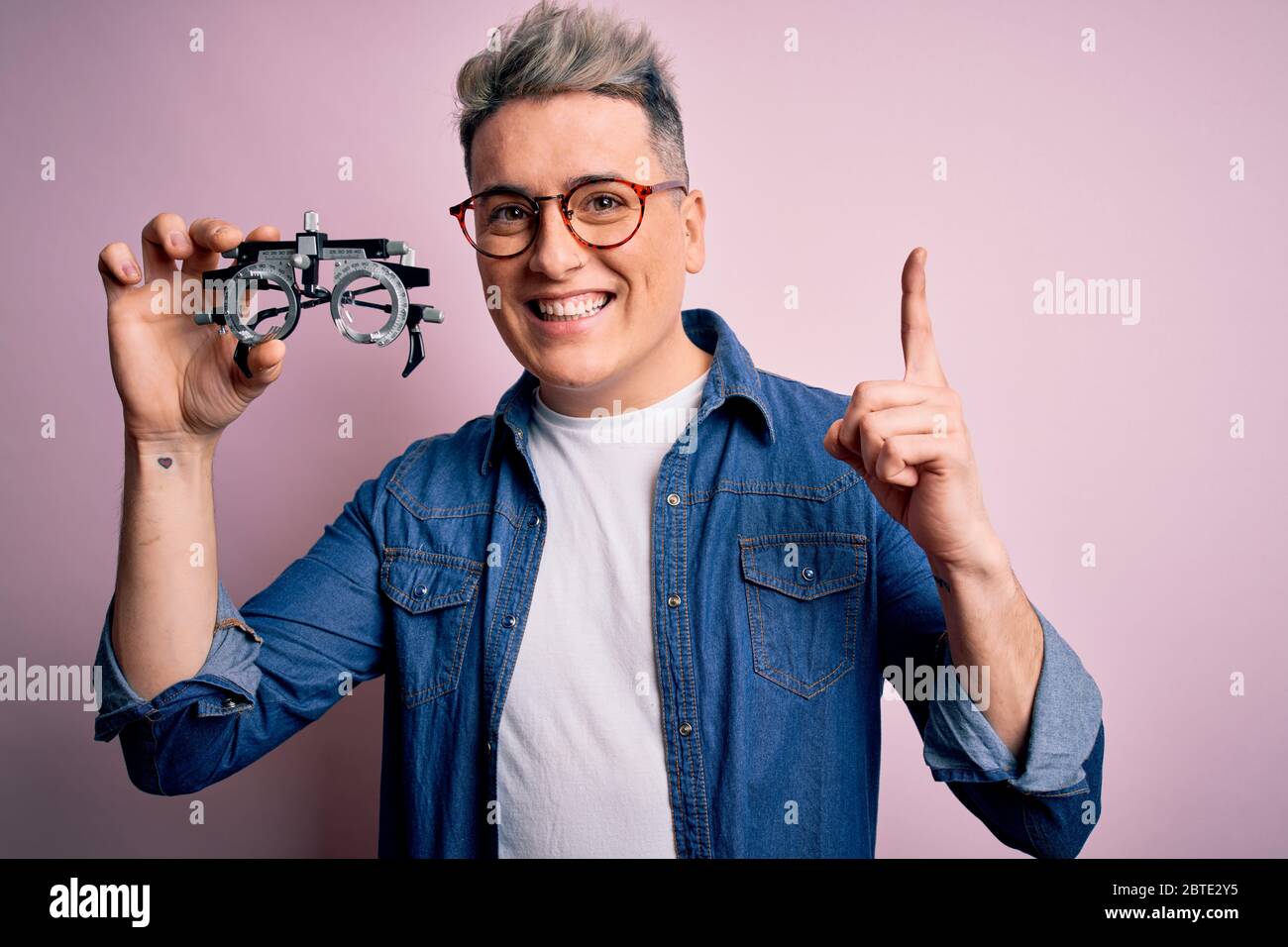 Optometrical hi-res stock photography and images - Alamy