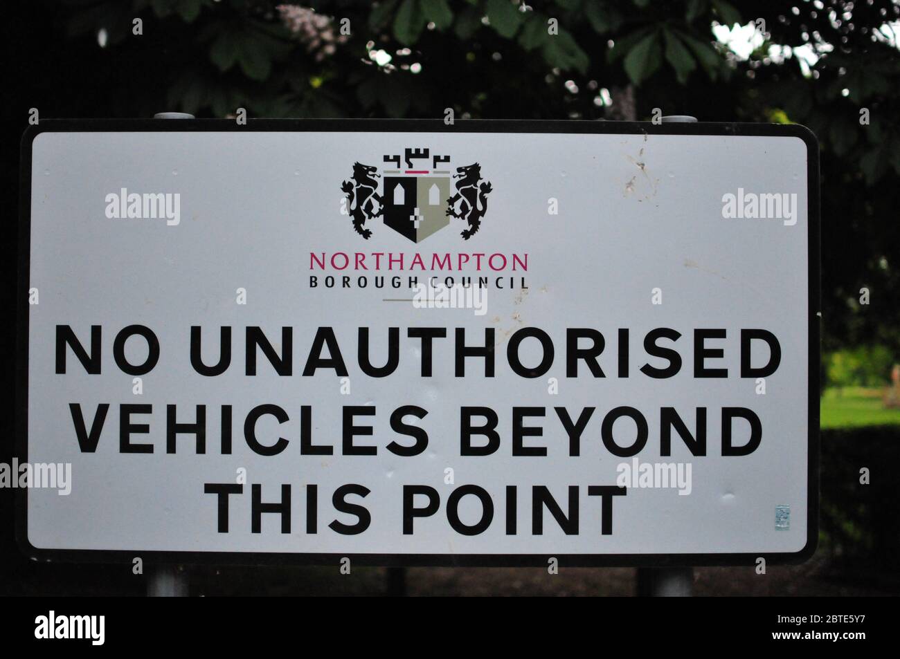 No Unauthorised Vehicle Signage Stock Photo - Alamy
