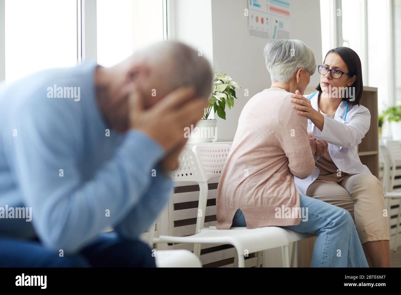 Nurse talking to sad couple hospital hi-res stock photography and ...