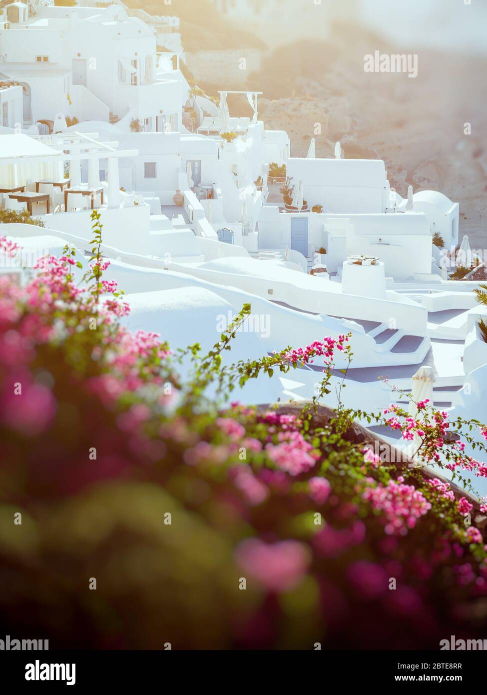 Traditional white cave house on Santorini island . Santorini, Cyclades ...