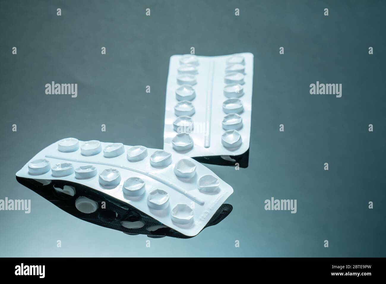 Disk shaped tablets hi-res stock photography and images - Alamy