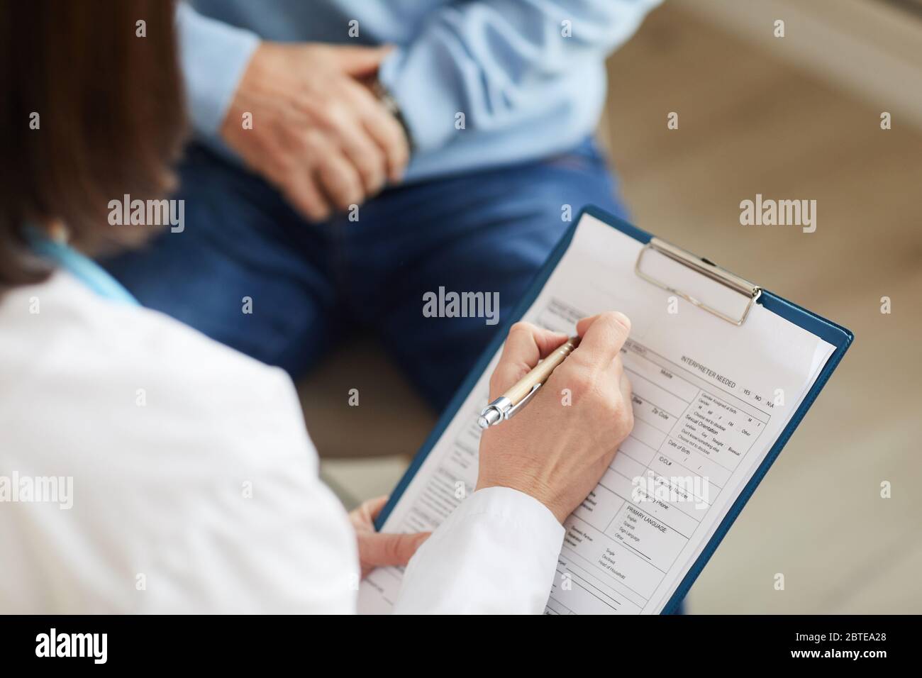 Doctor writing in patient chart hi-res stock photography and images - Alamy
