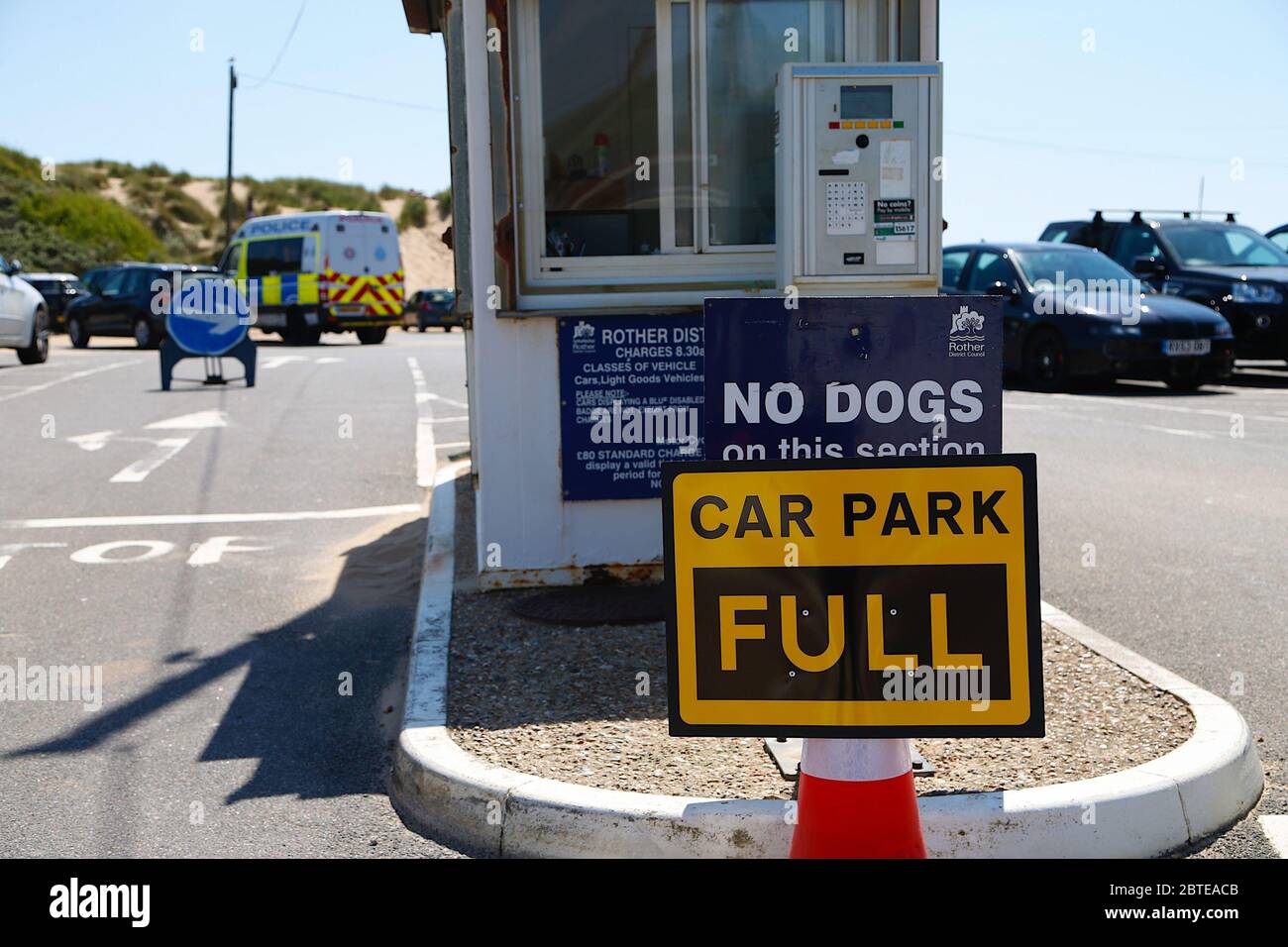 Car park full sign hi-res stock photography and images - Alamy