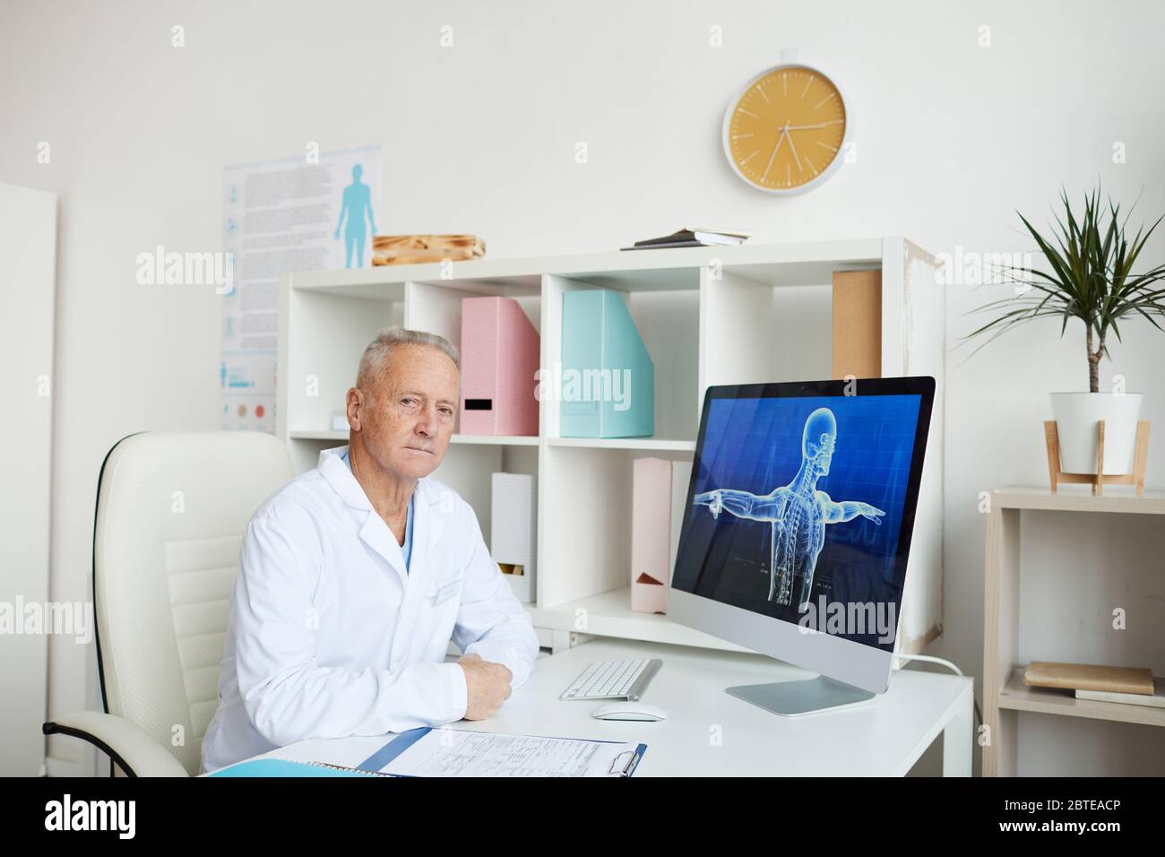 Body scan screen hi-res stock photography and images - Alamy