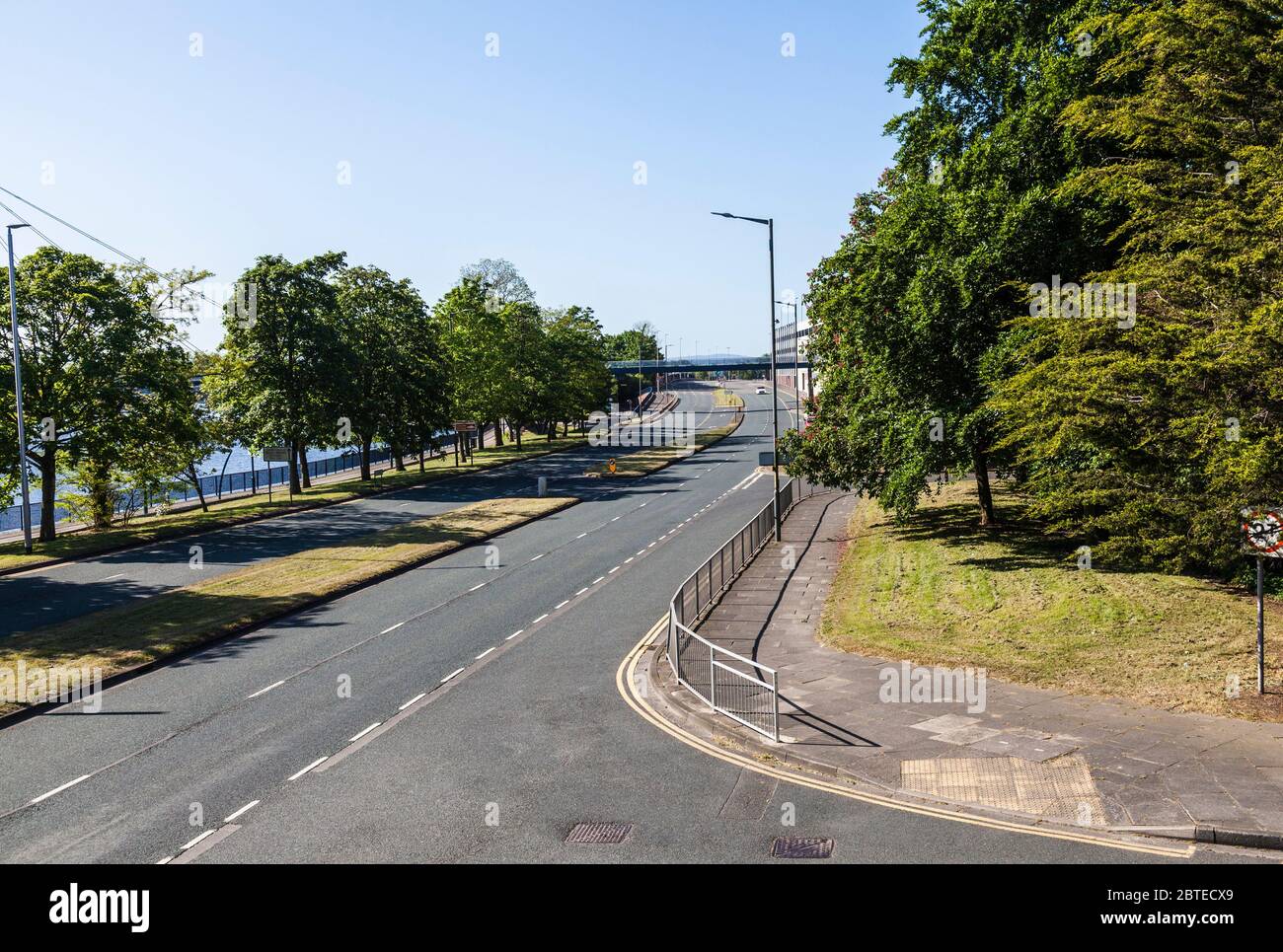 Riverside road hi-res stock photography and images - Alamy