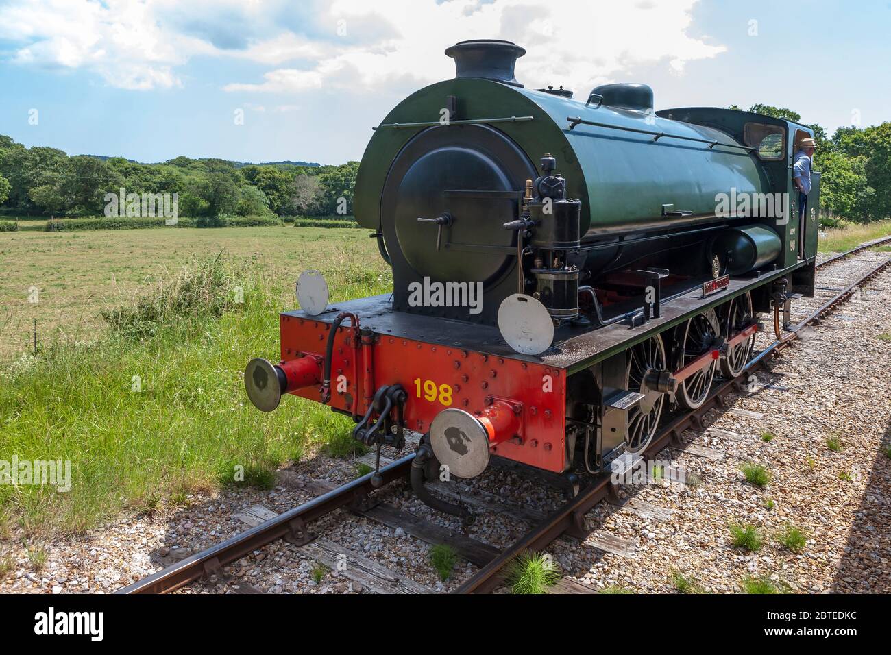 Locomotive Hunslet Austerity WD198 'Royal Engineer' running round the ...