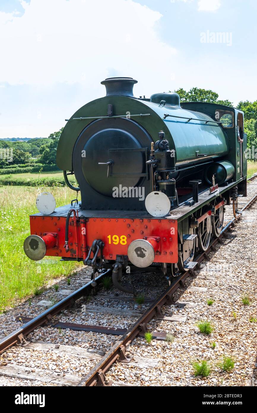 Locomotive Hunslet Austerity WD198 'Royal Engineer' running round the ...