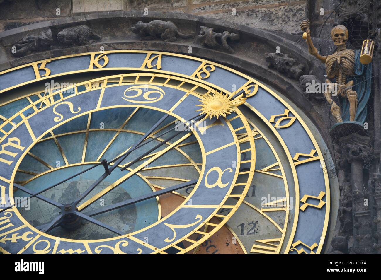 Skeleton clock detail hi-res stock photography and images - Alamy