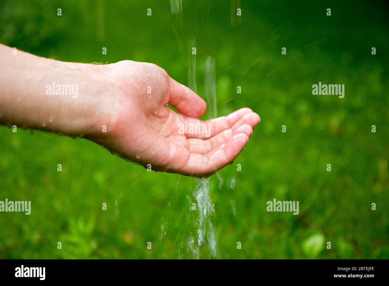 Hand pouring water hi-res stock photography and images - Alamy