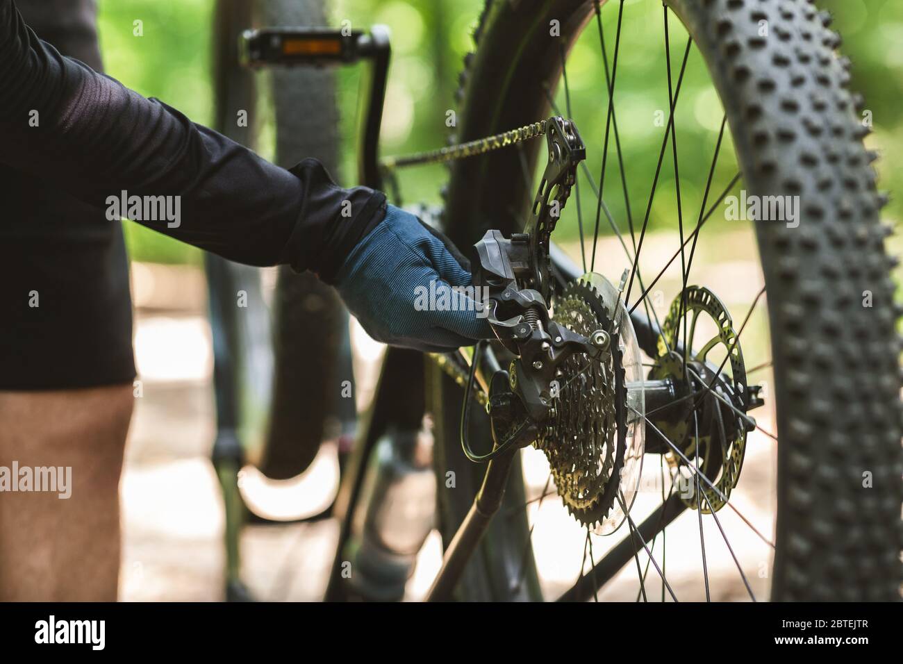 Hands fixing bike hi-res stock photography and images - Alamy