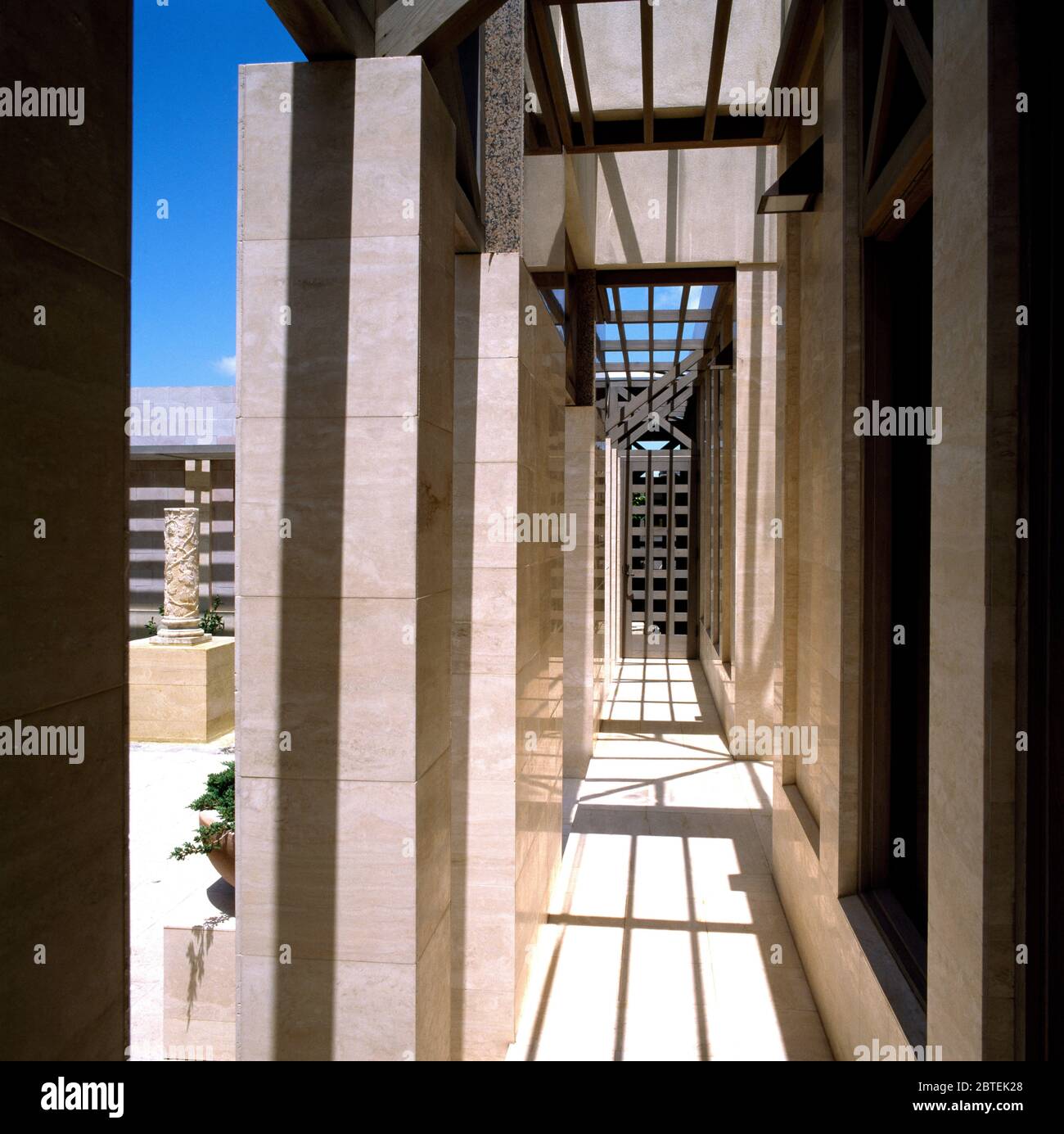 External corridor hi-res stock photography and images - Alamy